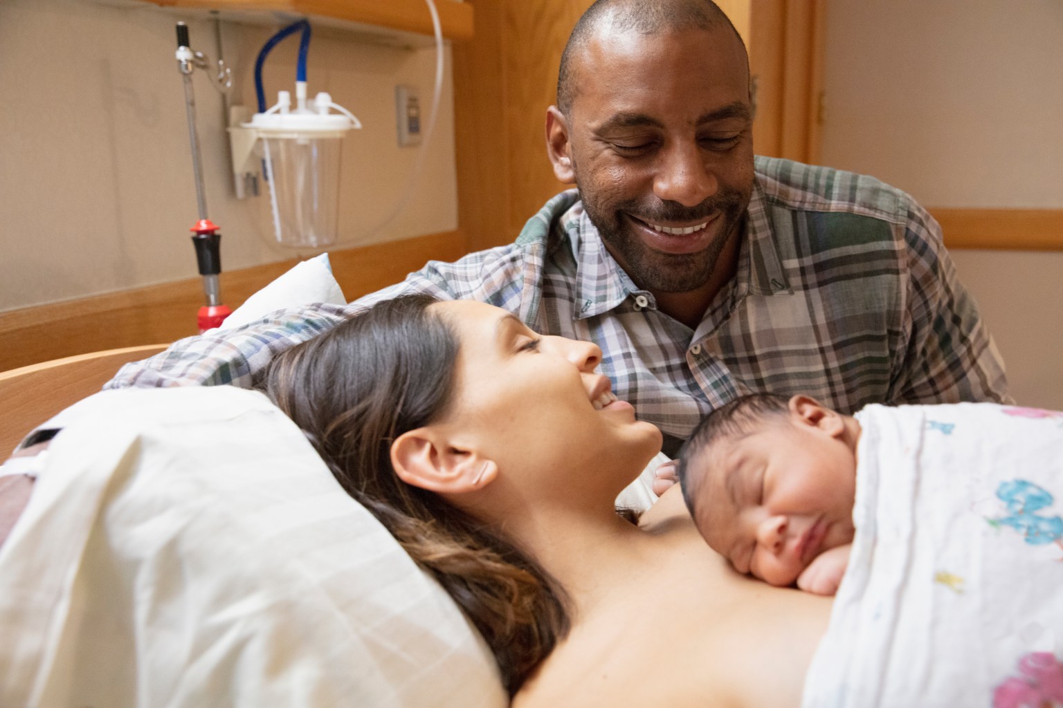 Benefits of Skin-to-Skin: The Golden Hour Has Real Health Benefits For ...